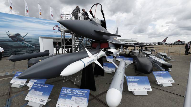 To build stockpiles of weapons, UK looks at two-pronged approach