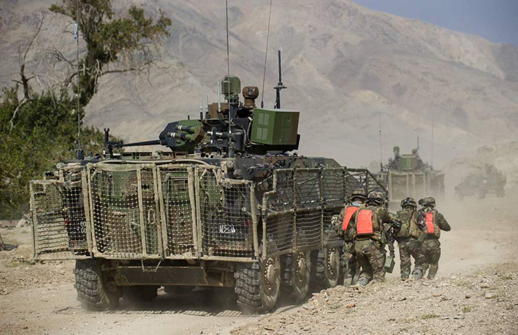 UK Returns Sights to 8x8 Armored Vehicle