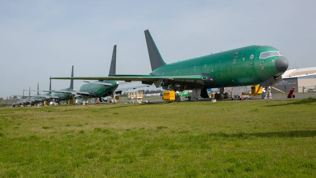 Boeing delivers first KC-46, but fixes to technical problems still ...