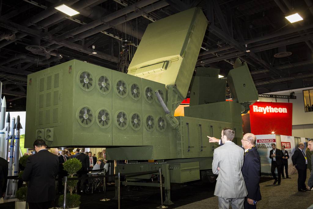 ‘No time for a blind spot’: Raytheon goes big with Patriot radar ...
