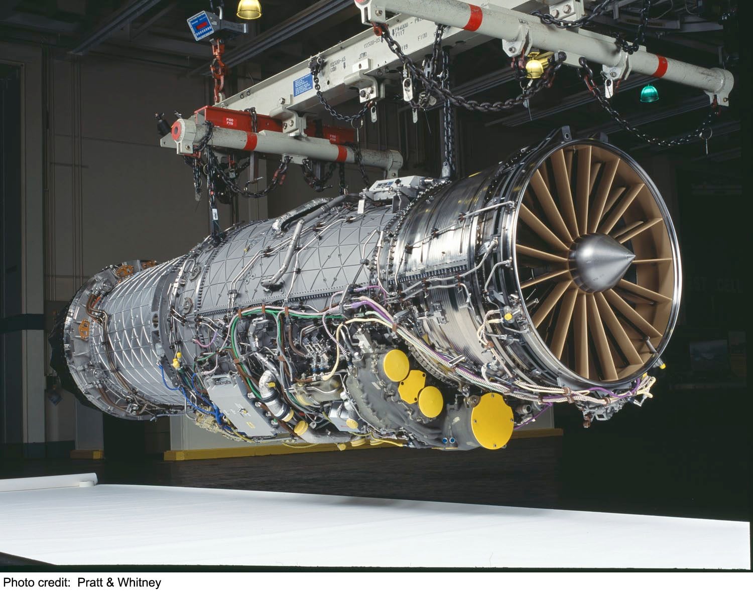 f 35 engine moving
