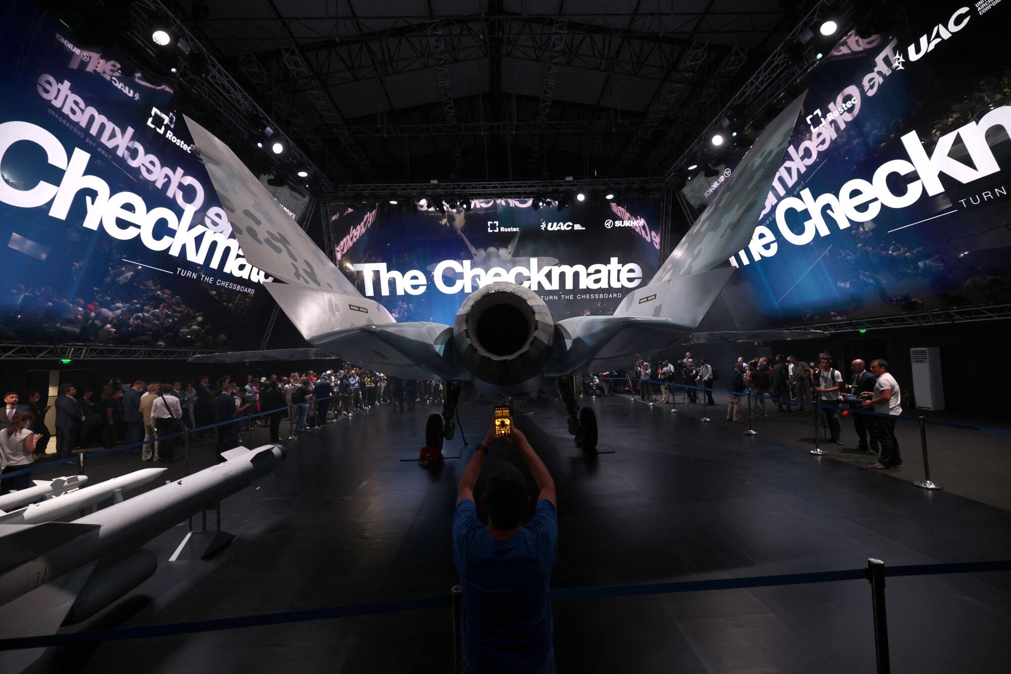 See Russia’s new Checkmate fighter jet unveiled at defense expo