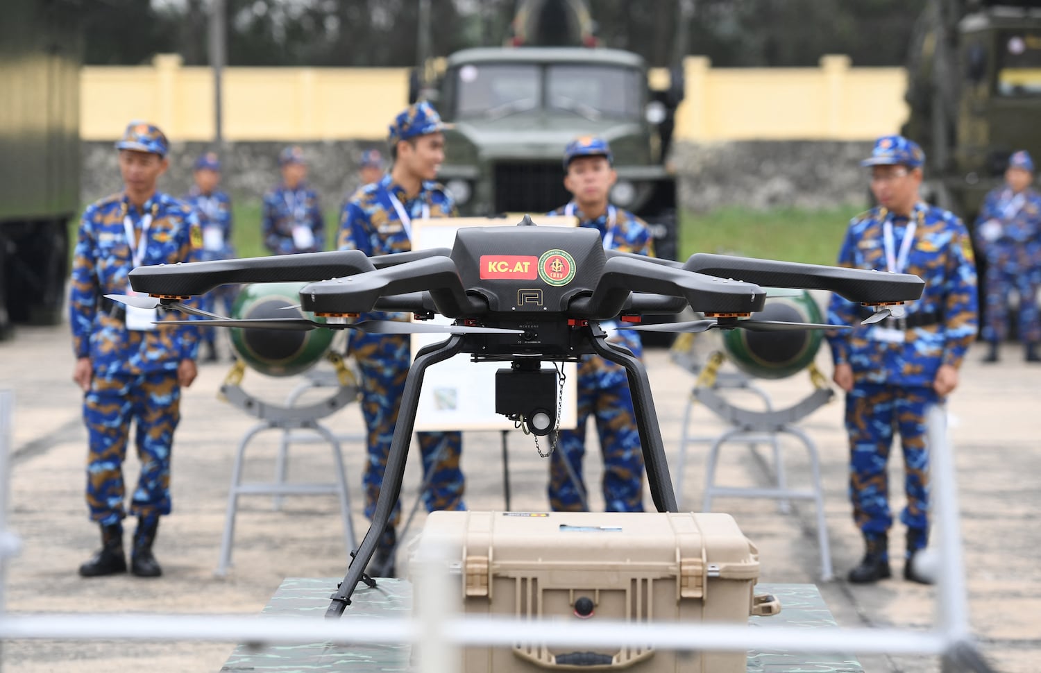 See the weapons on display at Vietnam’s first defense expo