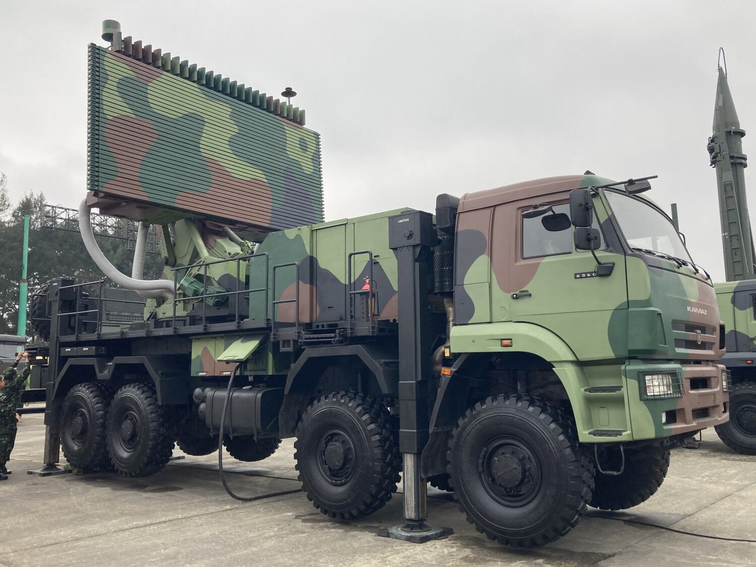 See the weapons on display at Vietnam’s first defense expo