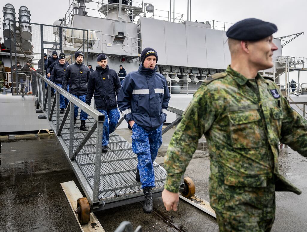 Netherlands to buy anti-torpedo weapon, tracked armor, new rifle