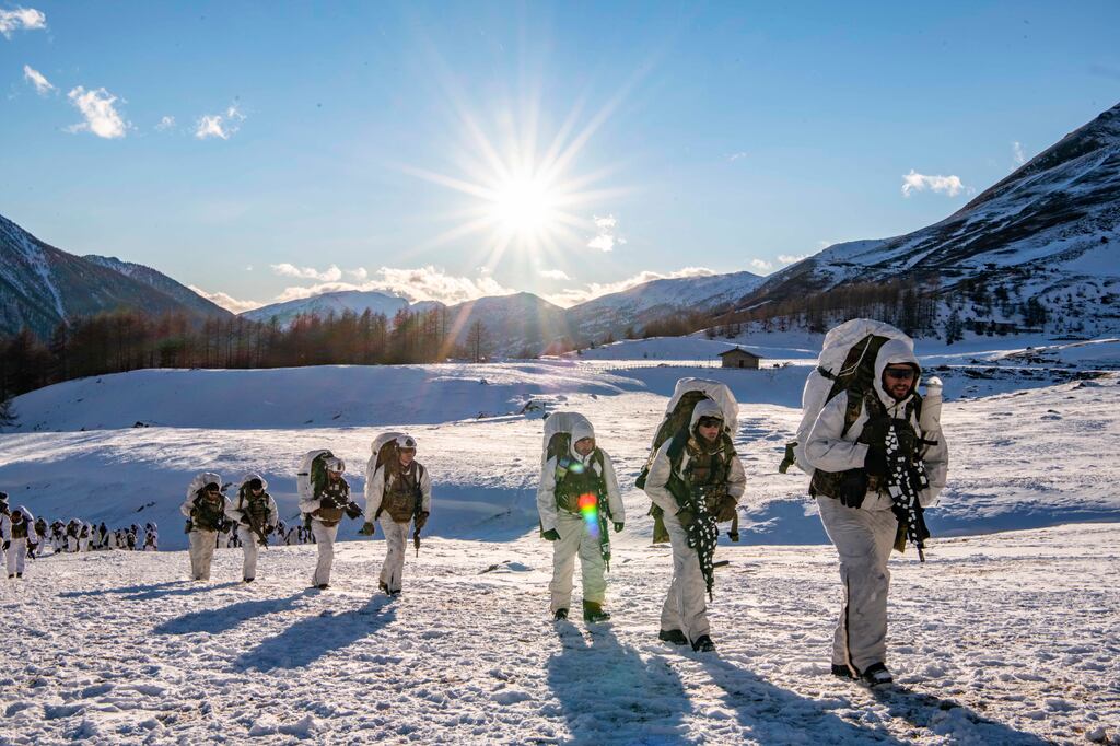 Italian leaders scramble to reverse military headcount shrinkage