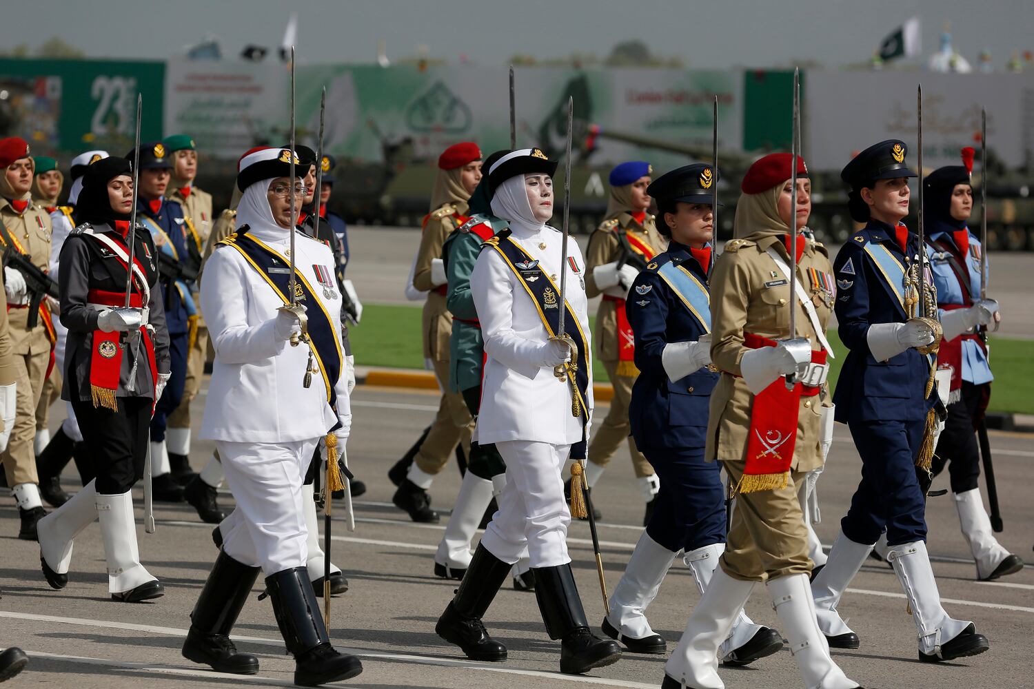 See Pakistan showcase its latest equipment during military parade