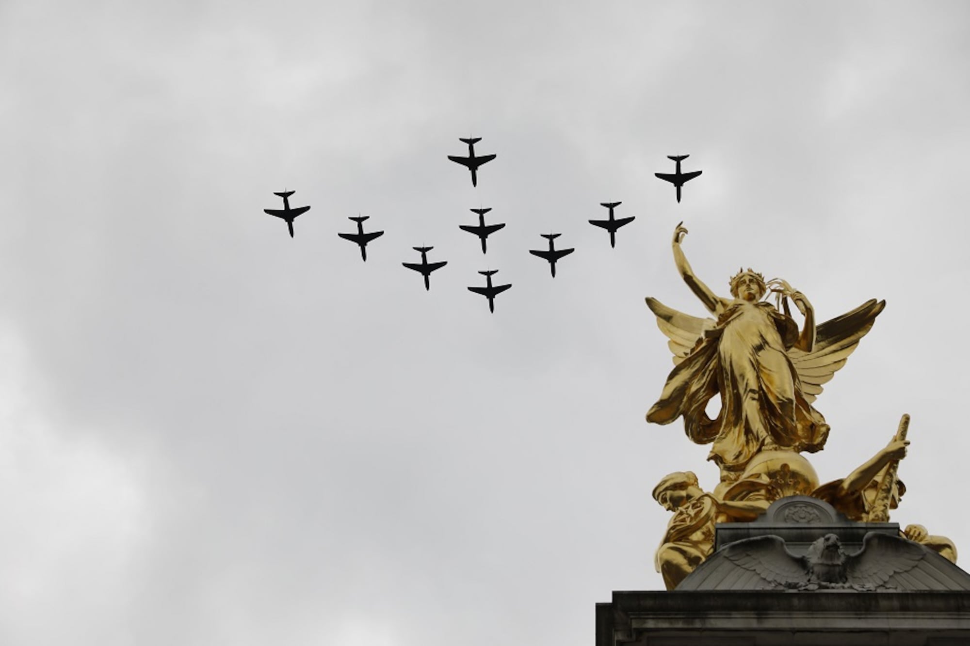 See Britain’s Royal Air Force celebrate its 100th birthday with this ...