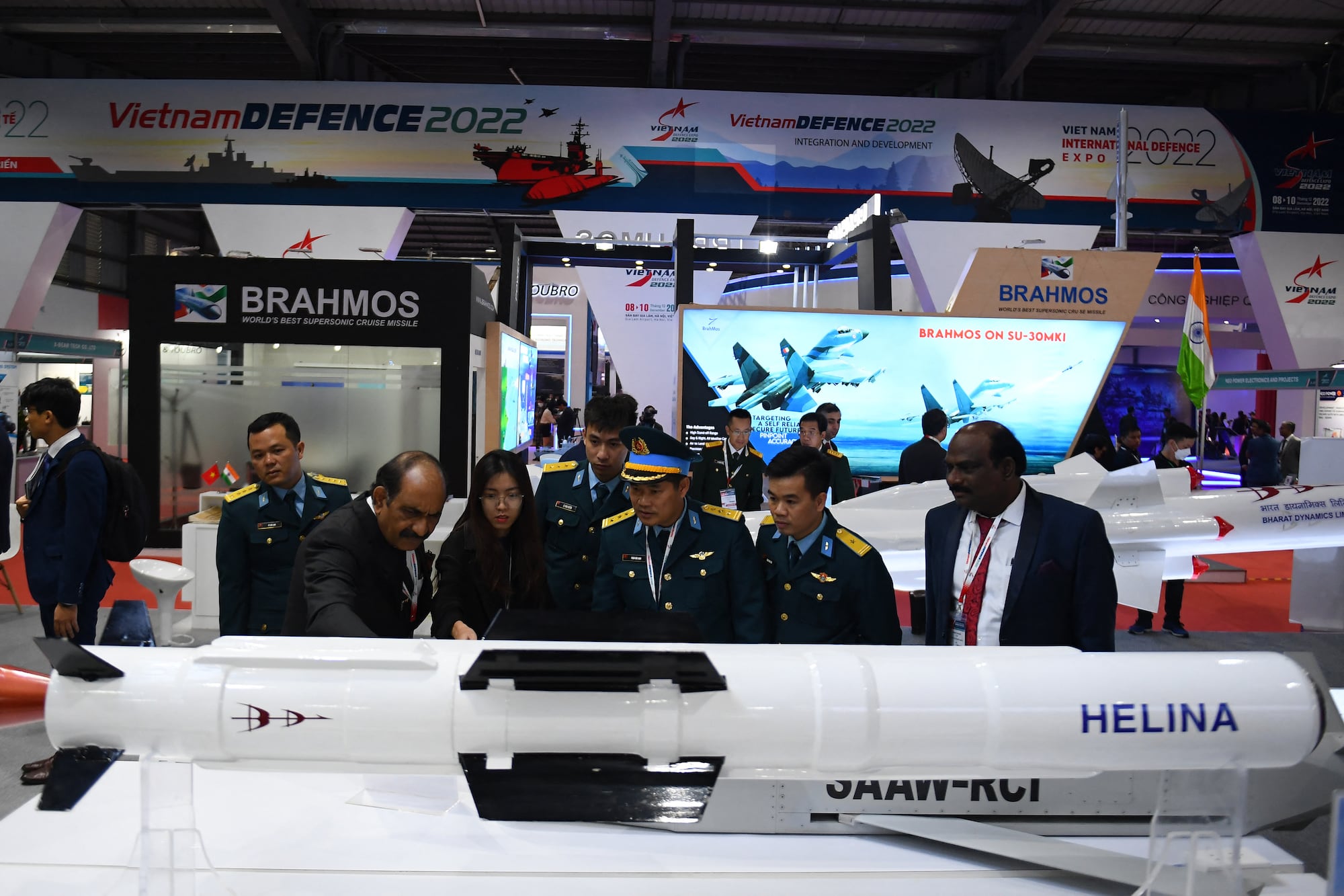 See the weapons on display at Vietnam’s first defense expo