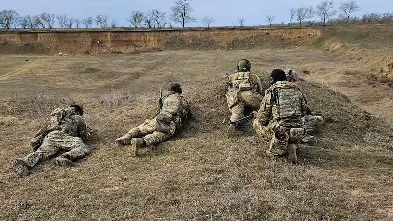 Mesh vs. MANET: Communications architecture for battlefield dominance