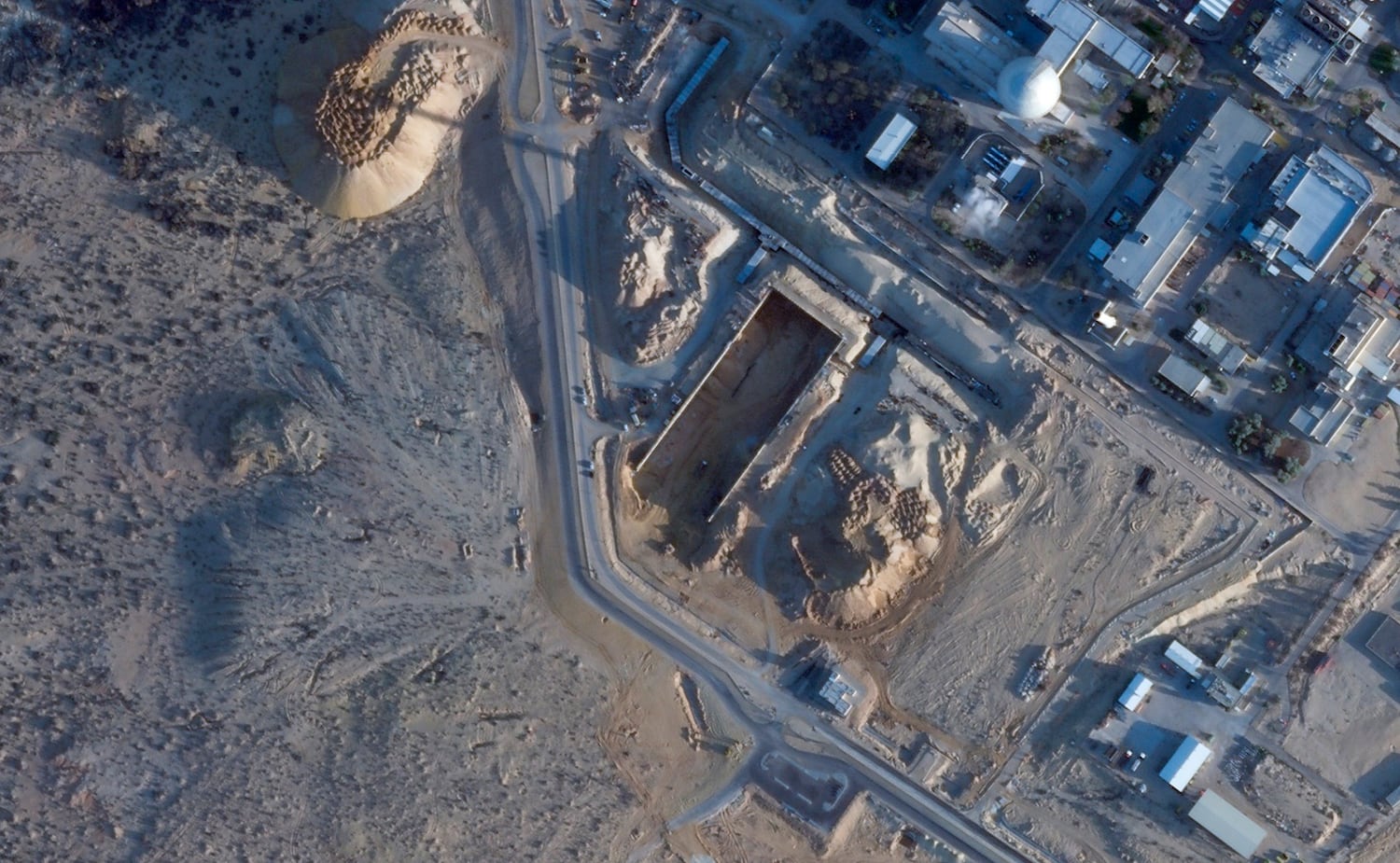 See images of a secretive Israeli nuclear facility undergoing major ...