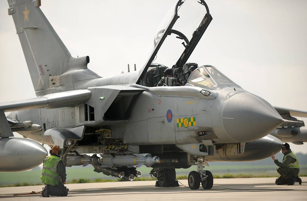 RAF Rebuilds Weapon Stocks for IS Strikes